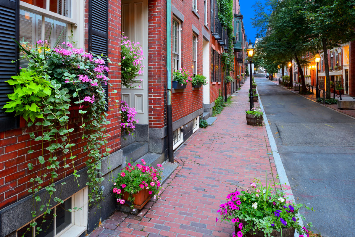 Beacon Hill shows off charming streets, famous restaurants, and ...